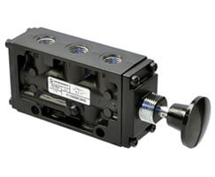 K71DA00KC0KB0 Nugget 200 Series 5/2 black palm button actuated 1/4" NPT ...